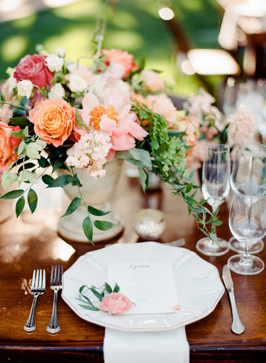 Συμβουλές για τα λουλούδια στο στολισμό του τραπεζιού